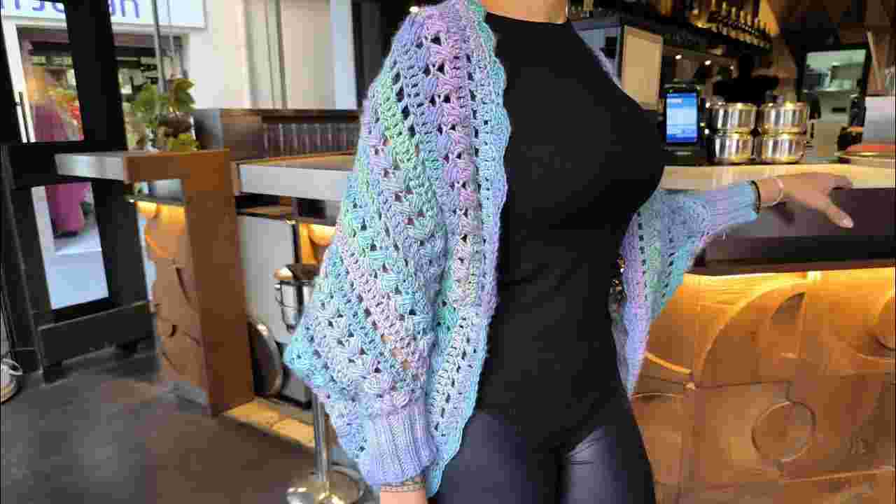 Como Tejer esta Bella Chal con Mangas a Crochet - Aprende a Tejer